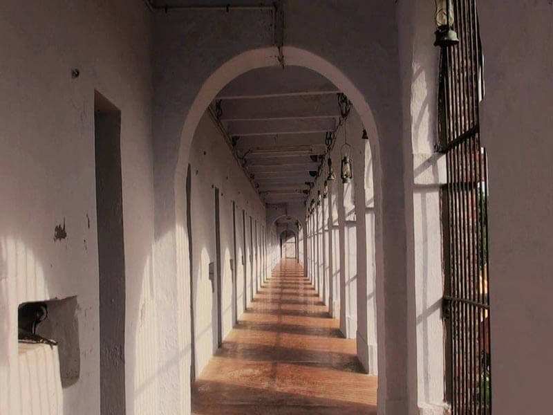 क्या सावरकर आज़ादी की लड़ाई के लिए जेल से बाहर आना चाहते थे? - Gaon Ke Log