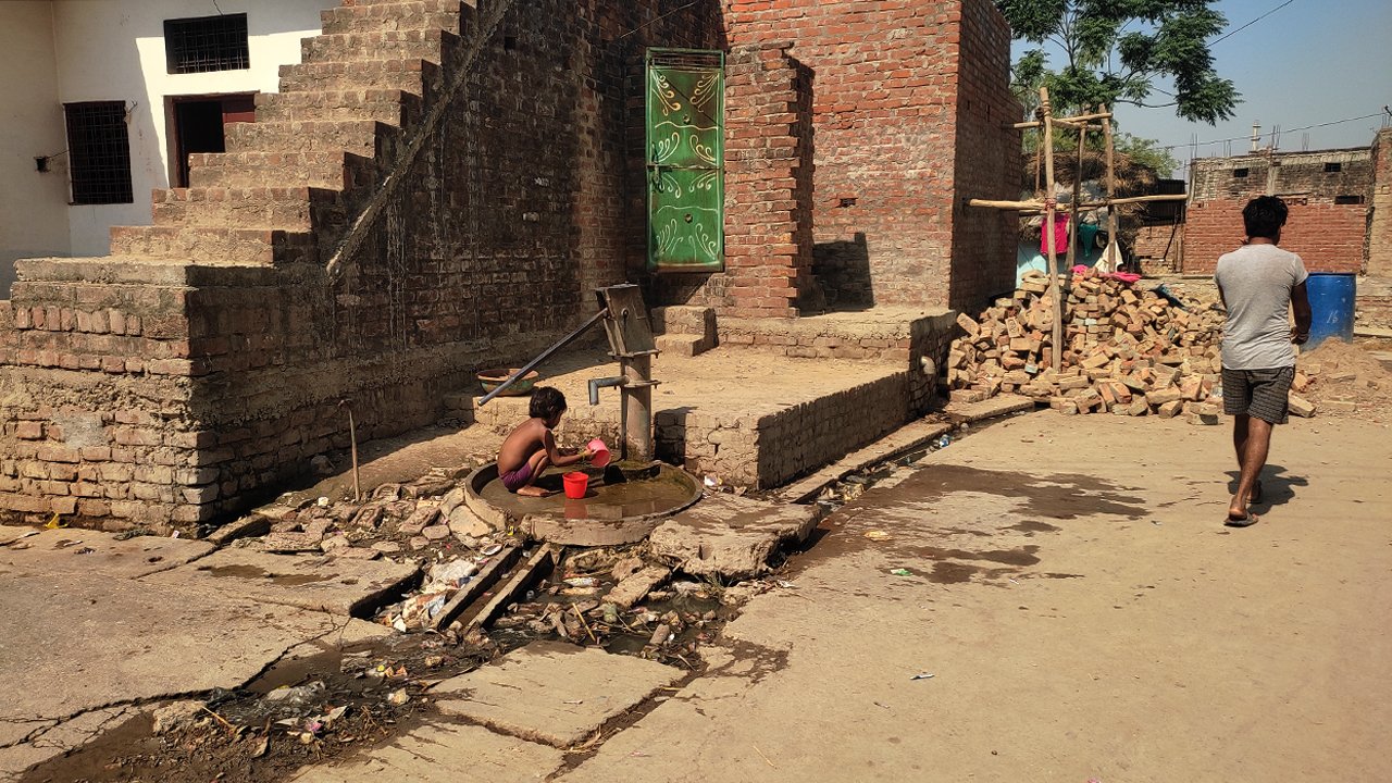 The slum of Kanjar community of Fatehpur is waiting for development.